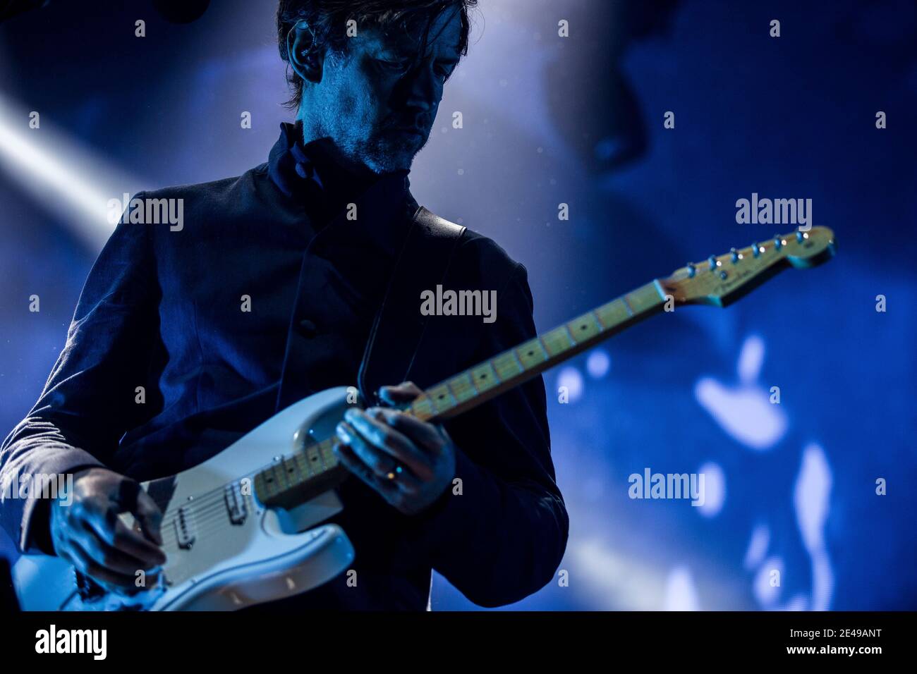 Radiohead vocalist hi-res stock photography and images - Alamy