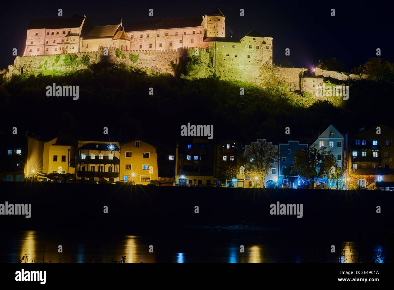 Burghausen castle bavaria night hi-res stock photography and images - Alamy