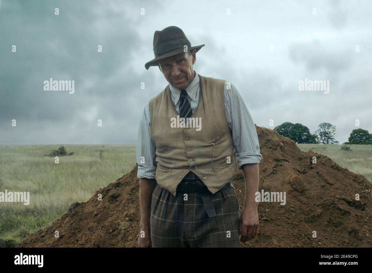 The dig movie 2021 hi-res stock photography and images - Alamy