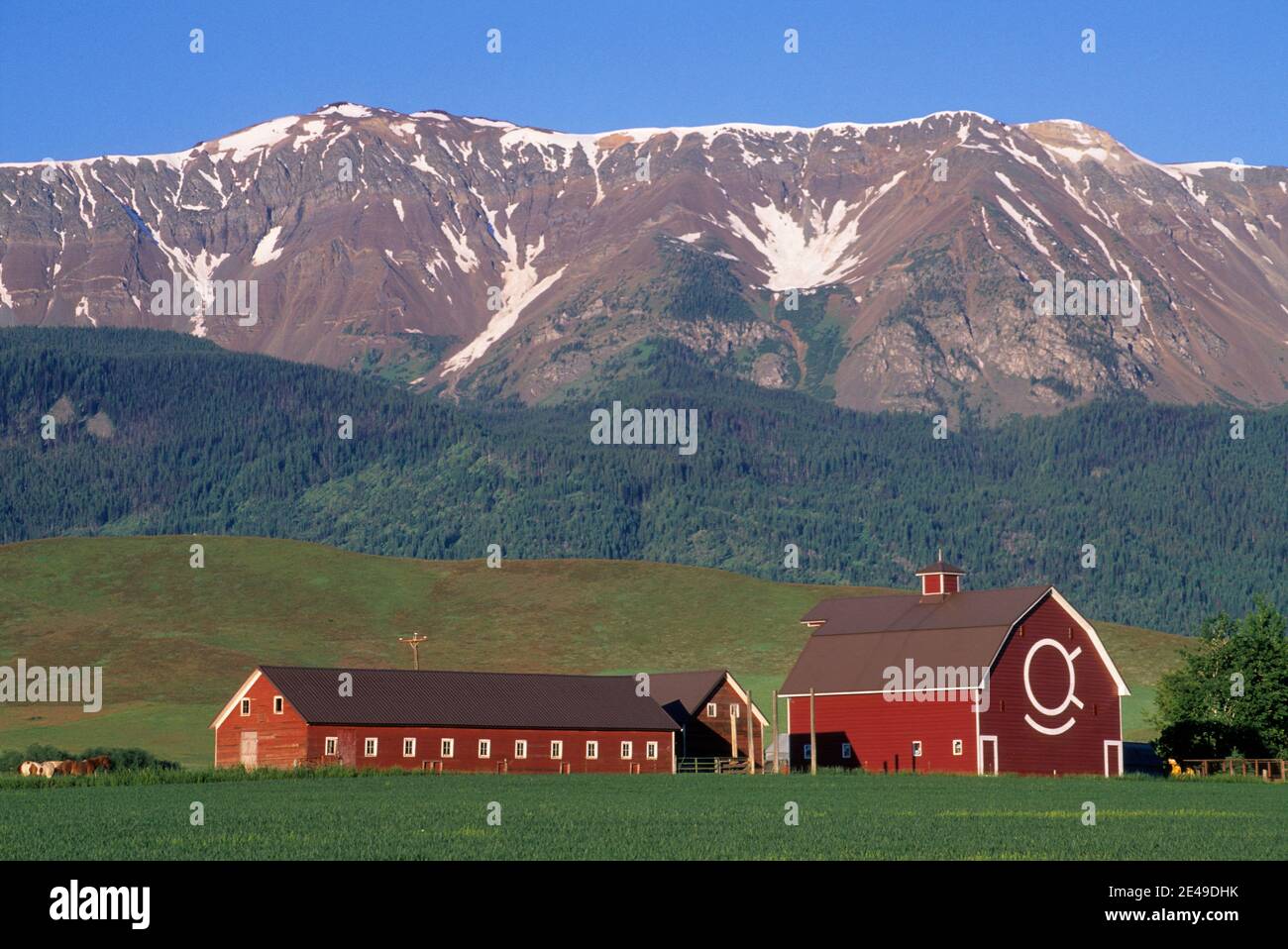 Barn in Wallowa Valley, Hells Canyon National Scenic Byway, Oregon ...