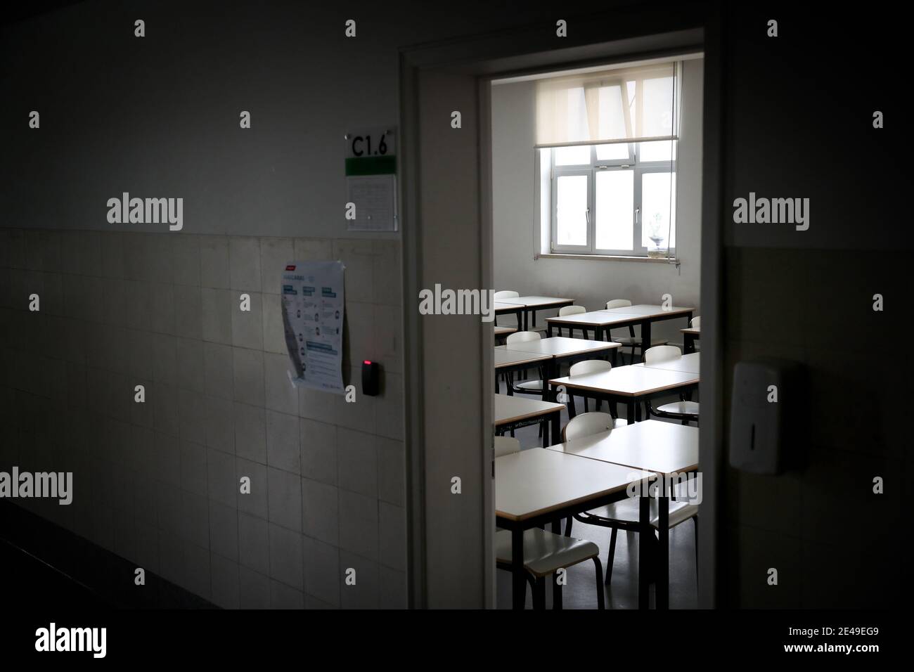 Empty school classroom uk hi-res stock photography and images - Alamy