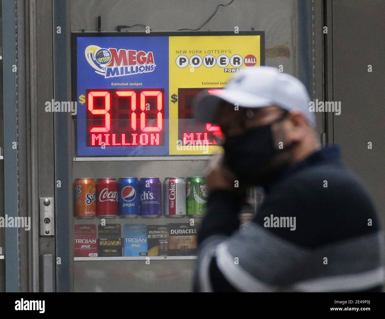 New York, United States. 22nd Jan, 2021. A sign showing Tuesday's Mega ...