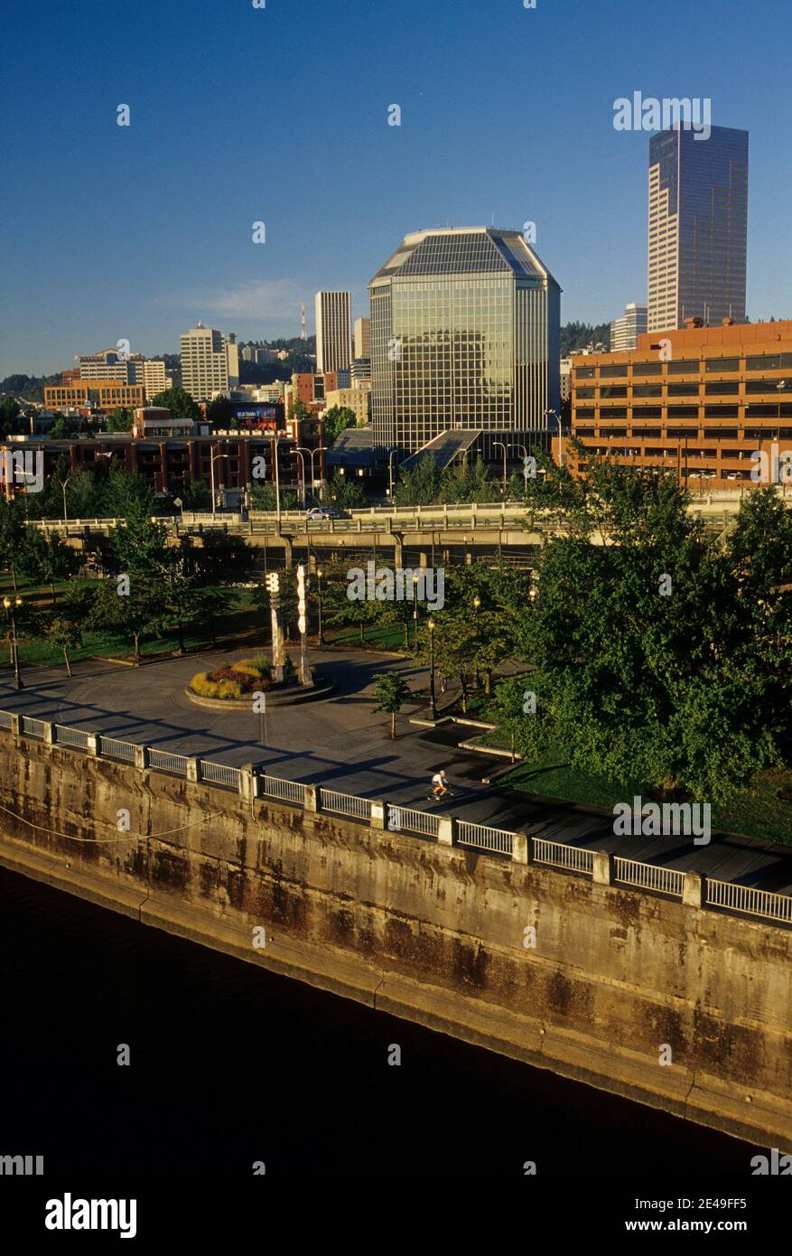 Portland oregon waterfront park hi-res stock photography and images - Alamy