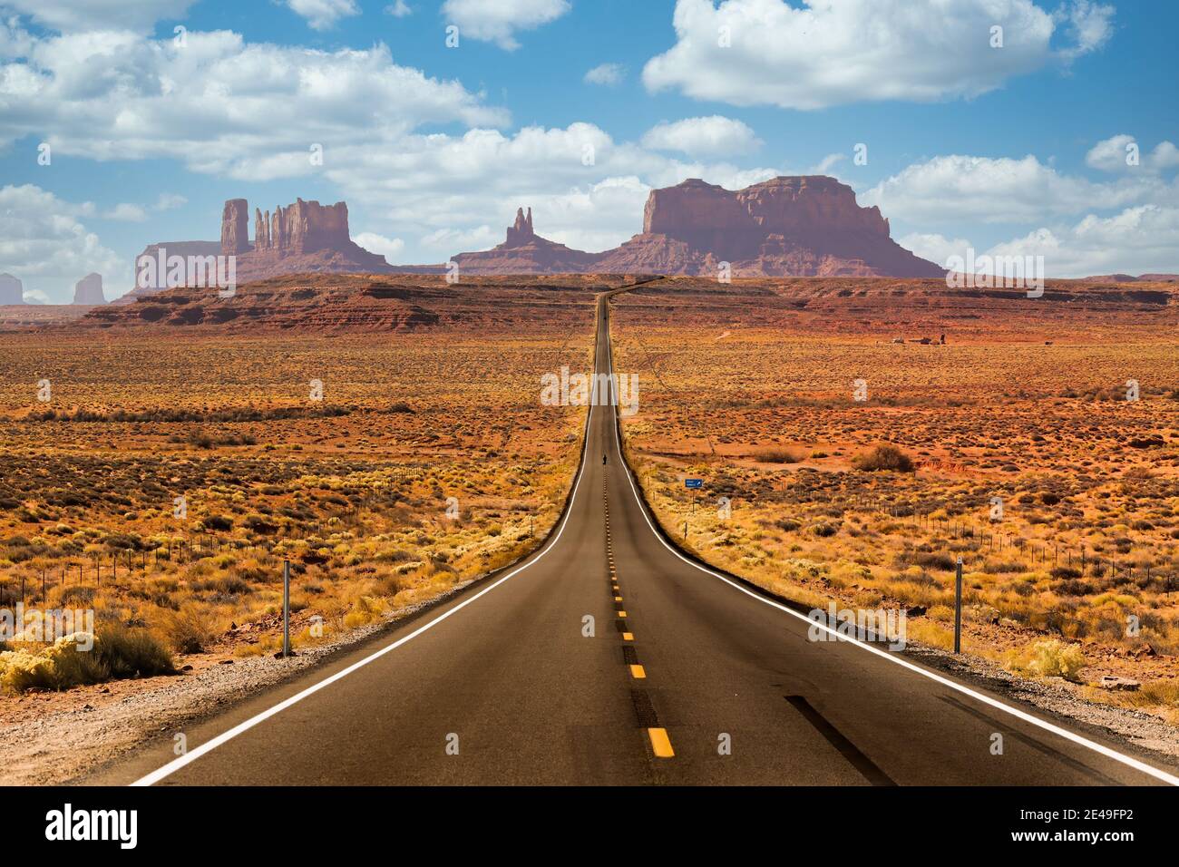 Desert road to Monument Valley, Utah - USA Stock Photo - Alamy