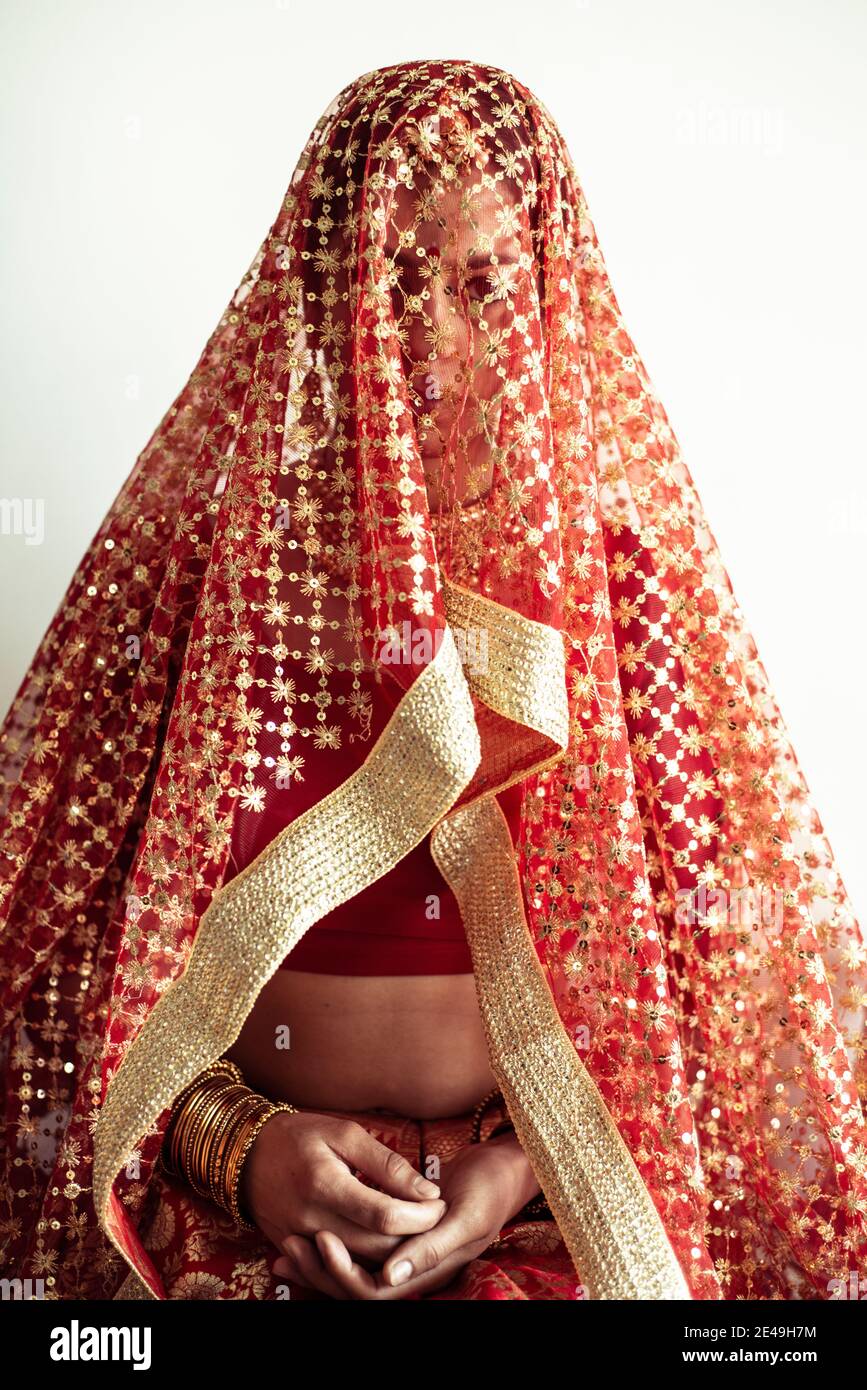 Indian wedding dress veil hi-res stock photography and images - Alamy