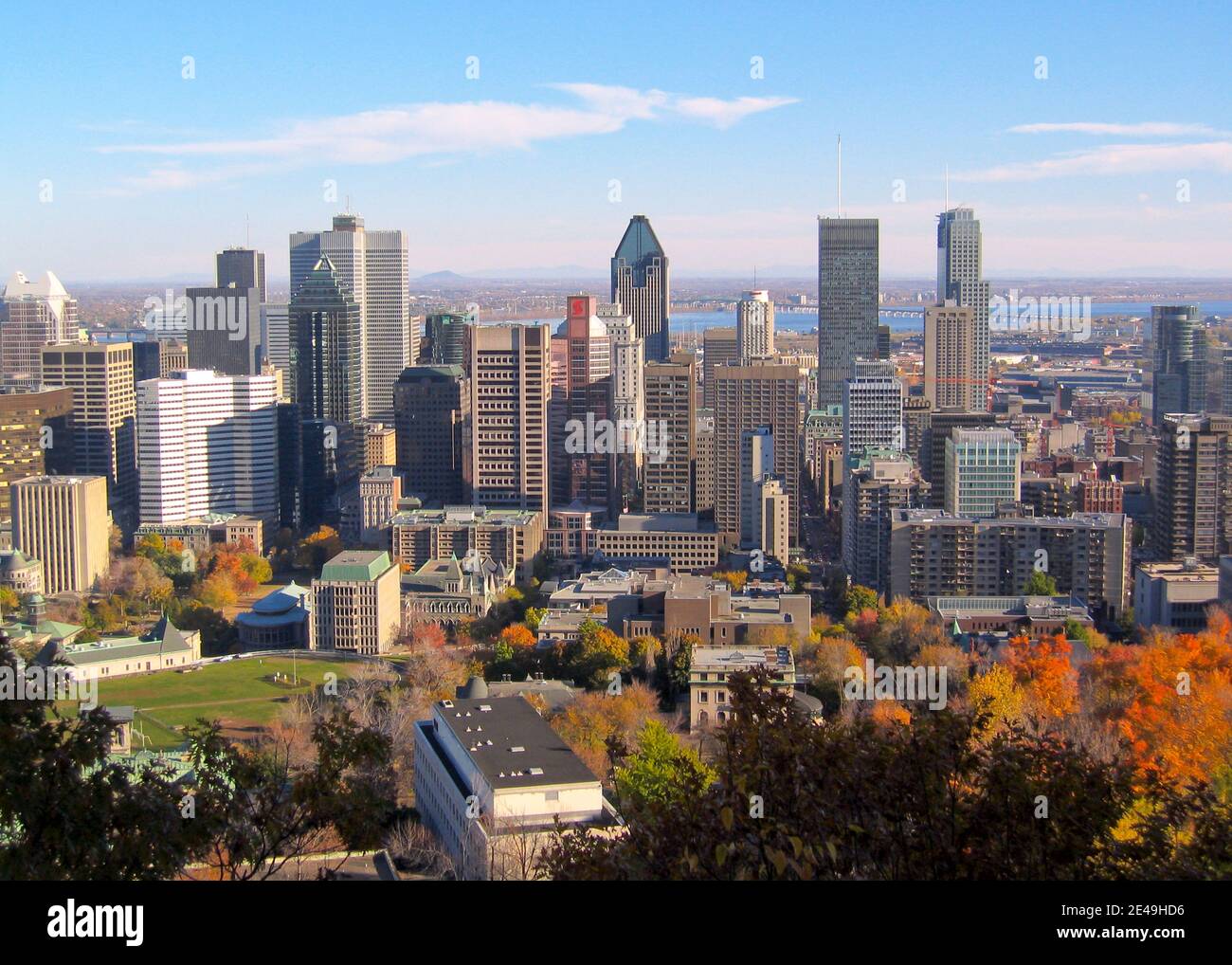 Montréal skyline in Autumn Stock Photo - Alamy