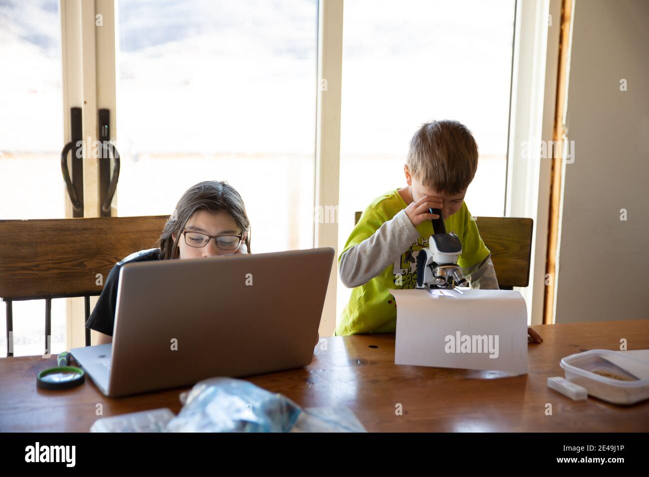 Working on the kitchen table hi-res stock photography and images - Alamy
