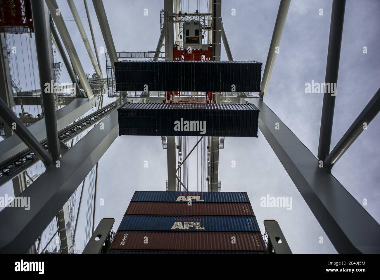 This picture shows containers moving on the container ship "CMA CGM ...