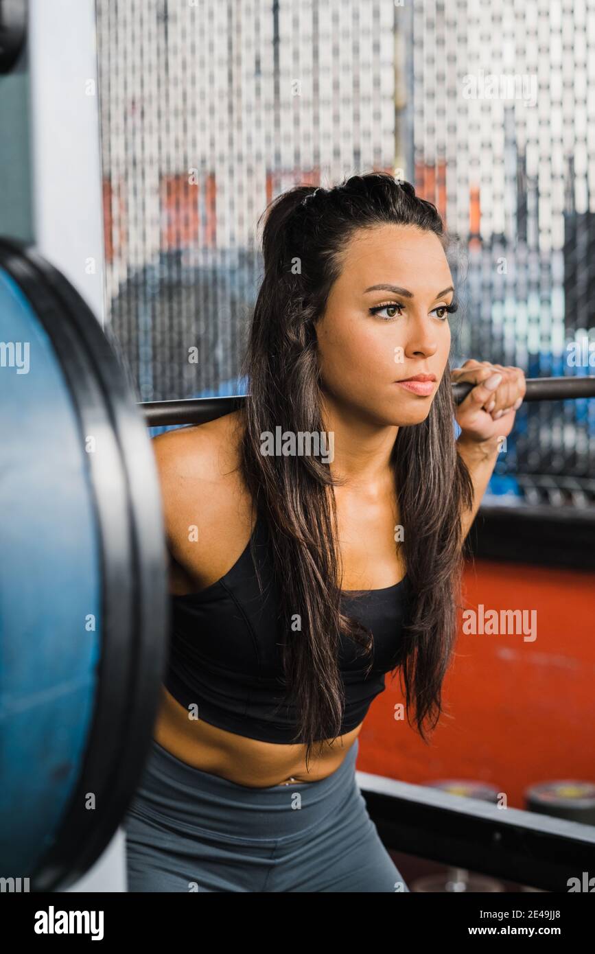 young female weight lifting in outdoor fitness club Stock Photo - Alamy