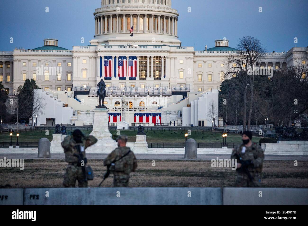 Razor wire at us capitol hi-res stock photography and images - Alamy