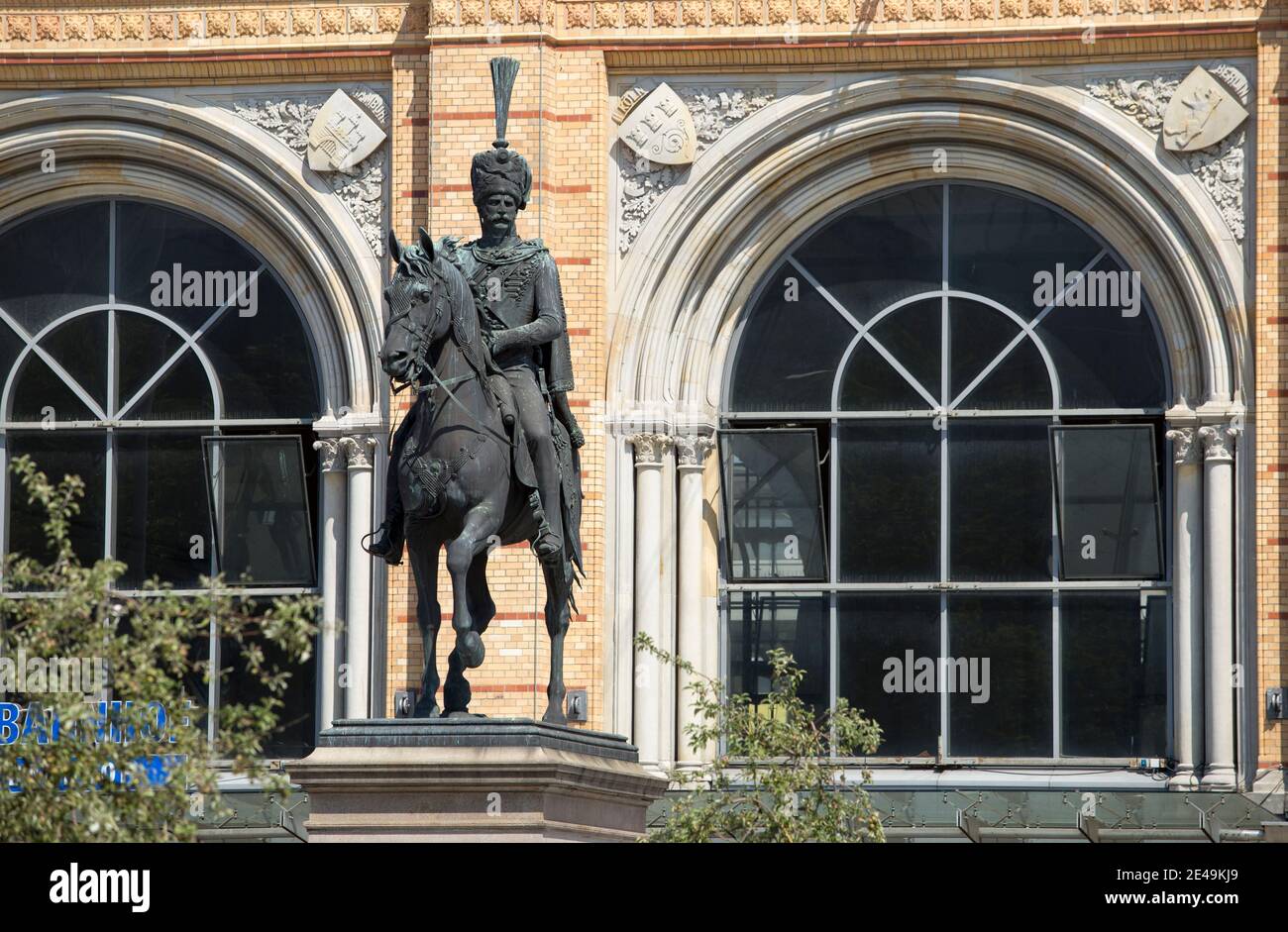 Ernst august monument hi-res stock photography and images - Alamy