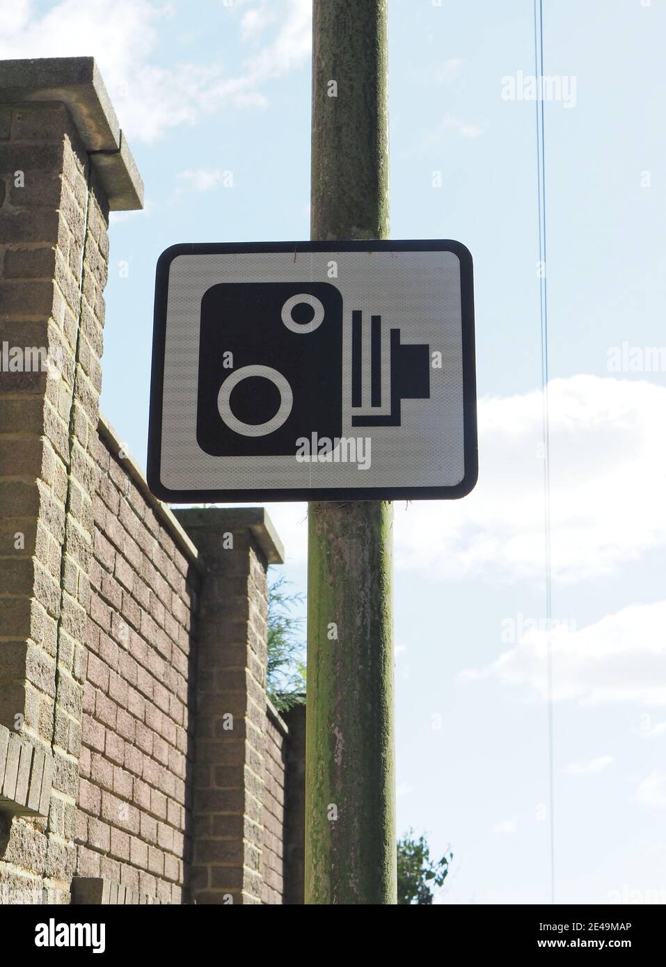 Traffic camera warning sign hi-res stock photography and images - Alamy