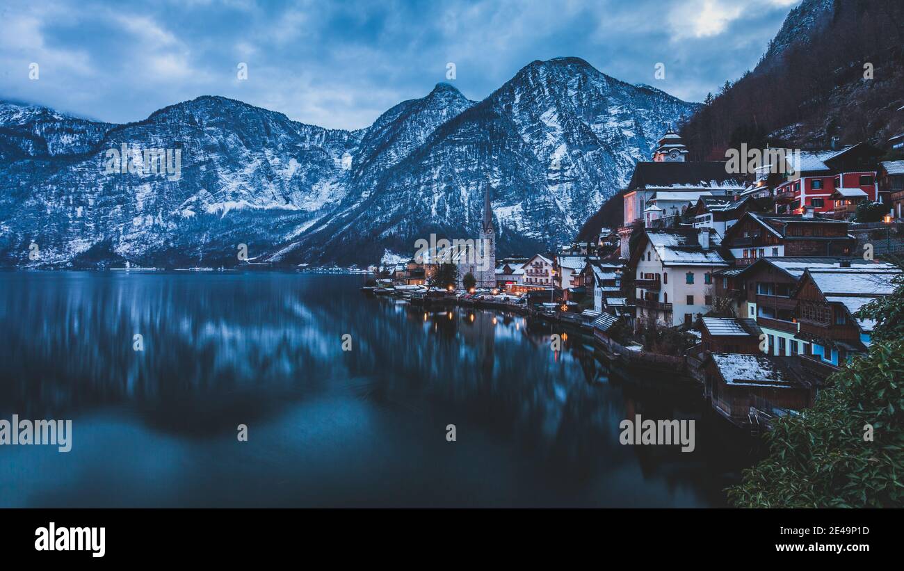 Hallstatt austria snow hi-res stock photography and images - Alamy