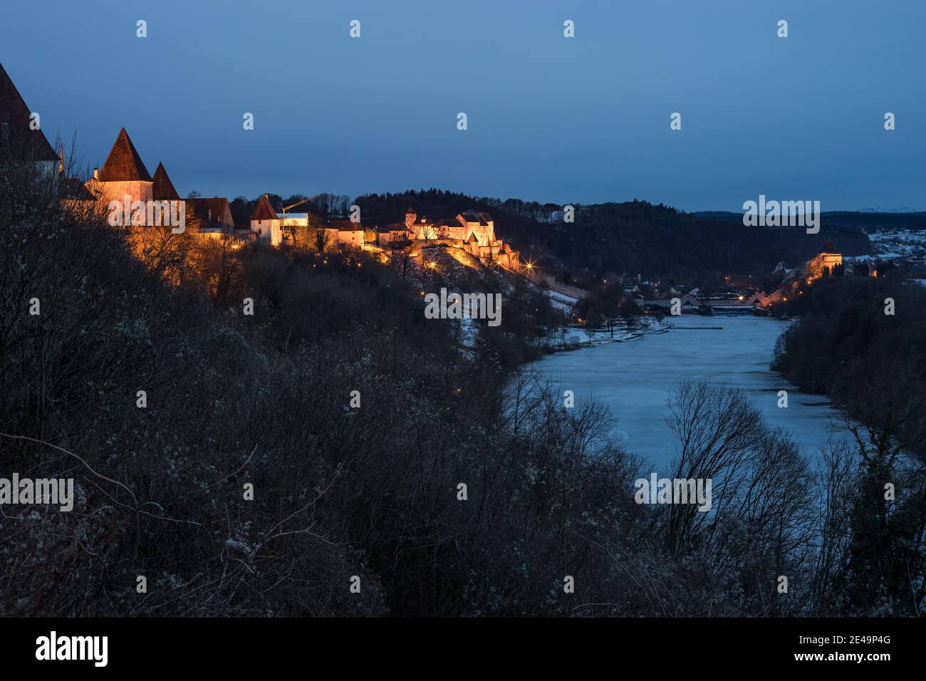 Burghausen castle bavaria night hi-res stock photography and images - Alamy
