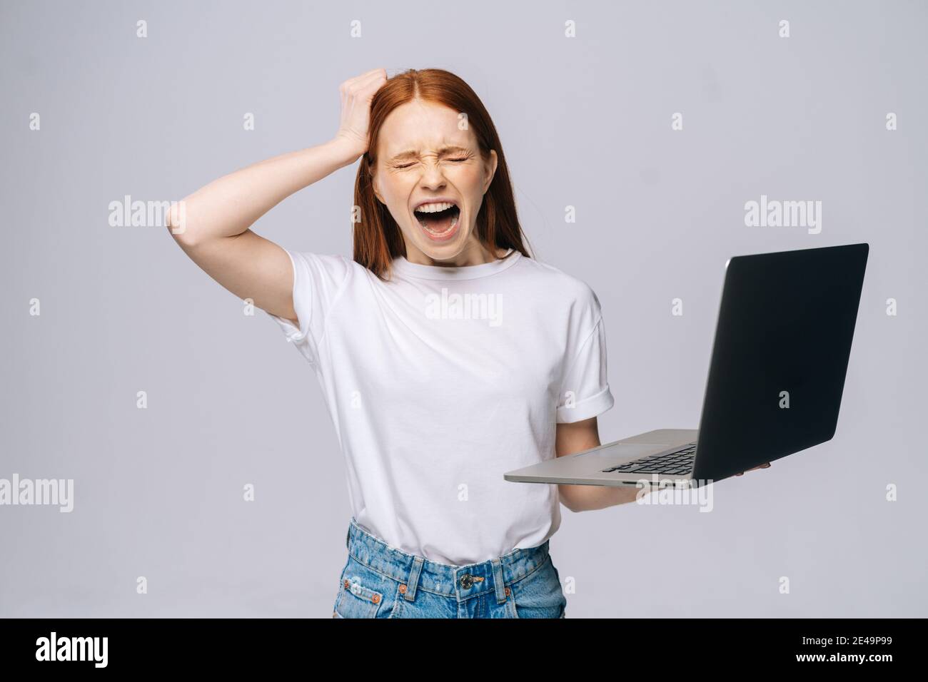 Woman Crying Computer High Resolution Stock Photography and Images - Alamy
