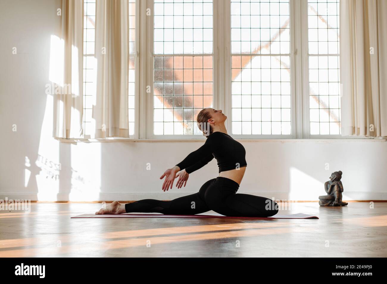 Yoga exercise pigeon Stock Photo - Alamy