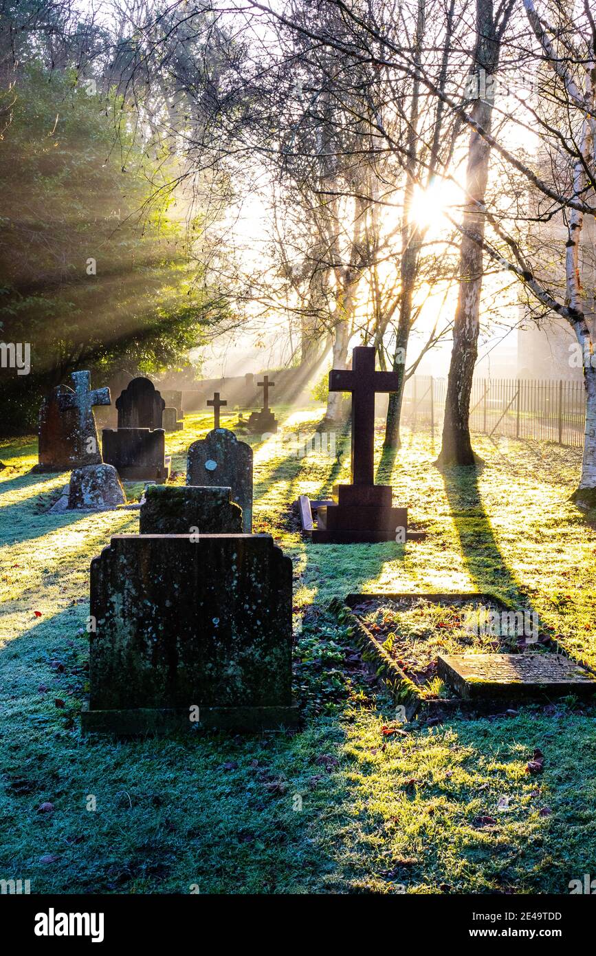 Frosty morning graveyard hi-res stock photography and images - Alamy