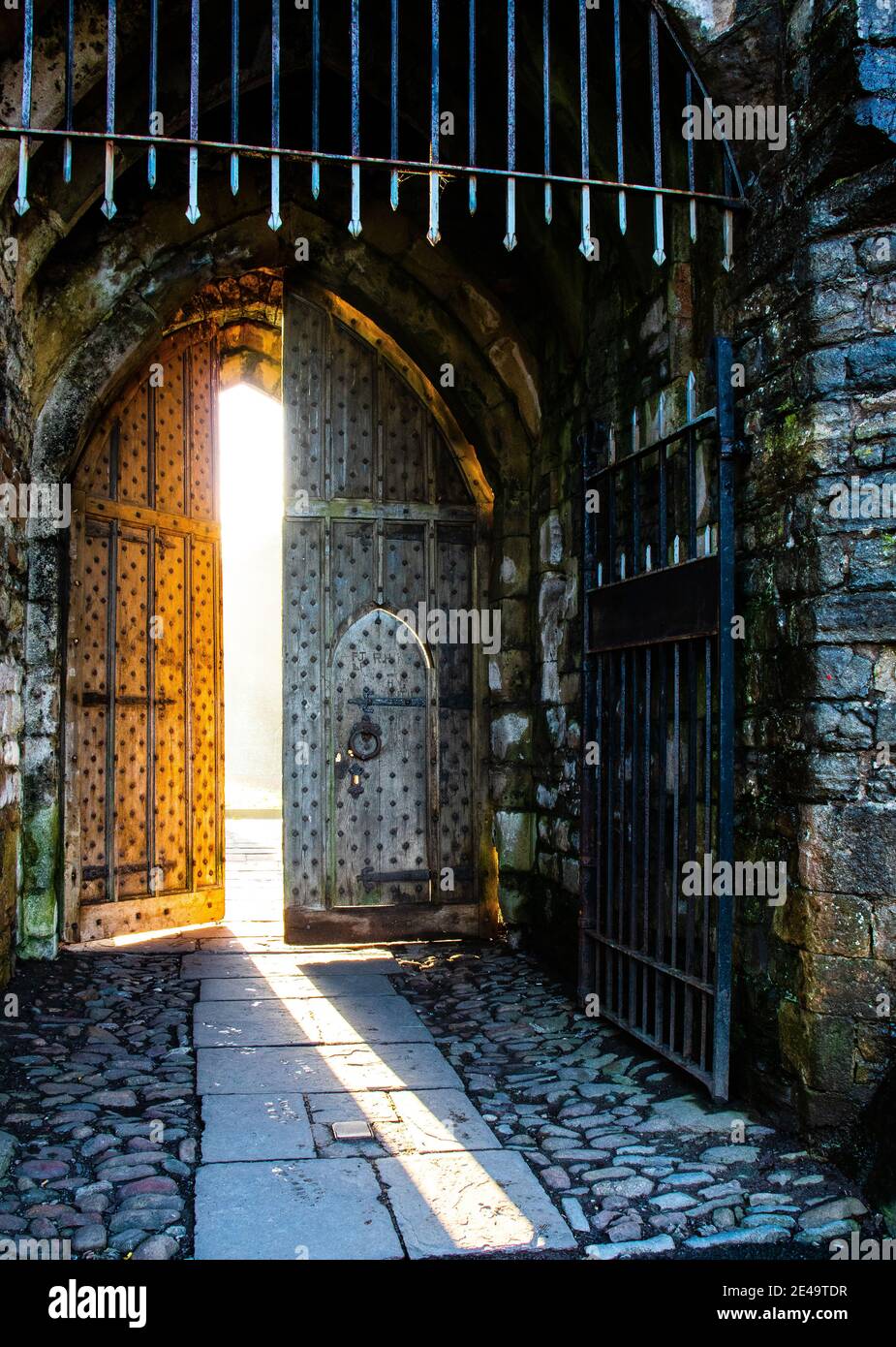 Portcullis gate hi-res stock photography and images - Alamy