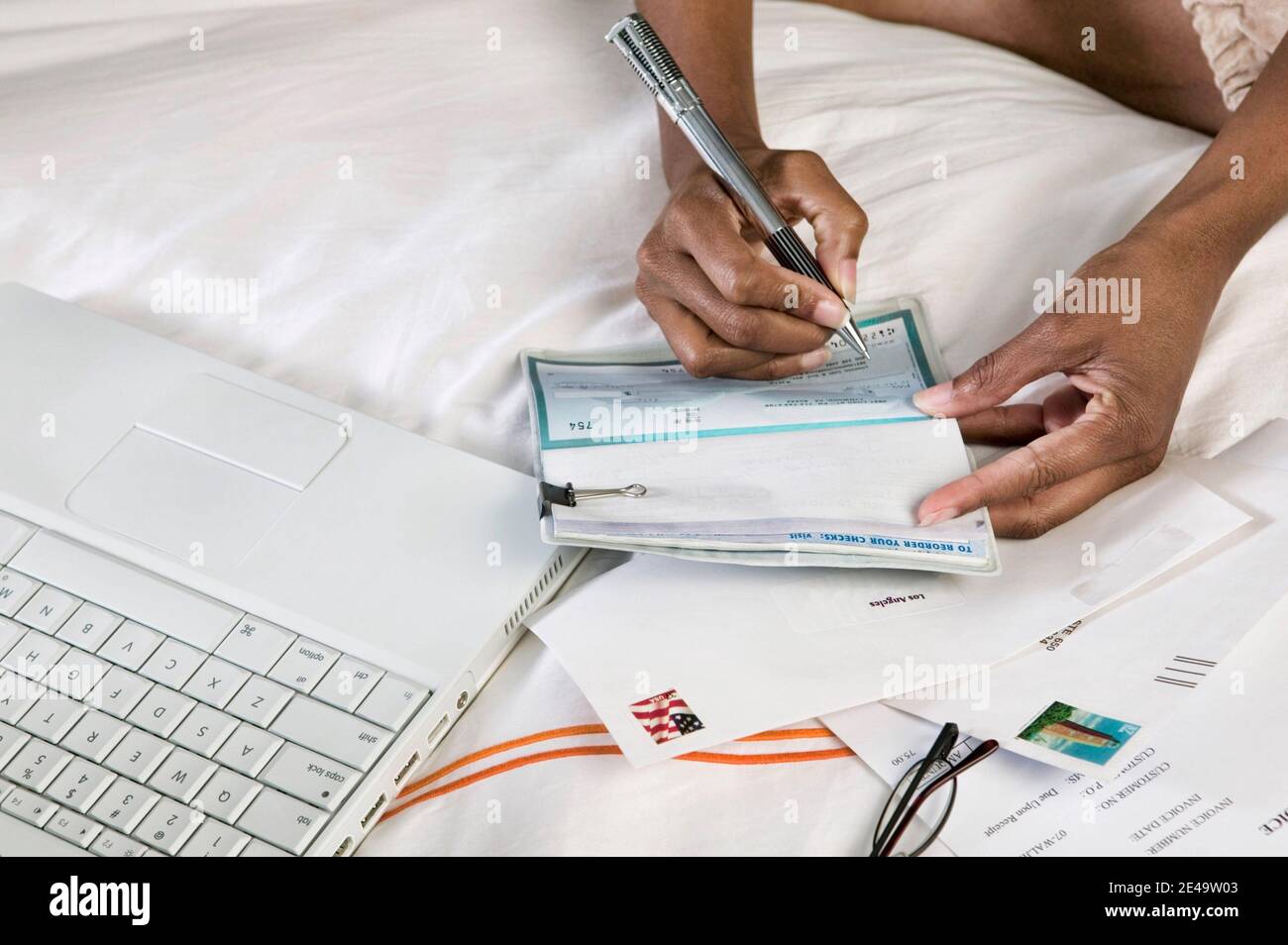 Parent child writing list home hi-res stock photography and images - Alamy