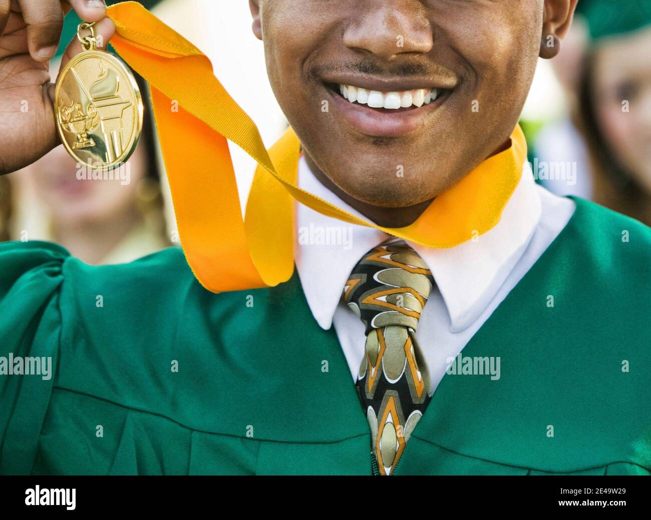 Student graduation diploma trophy hi-res stock photography and images ...