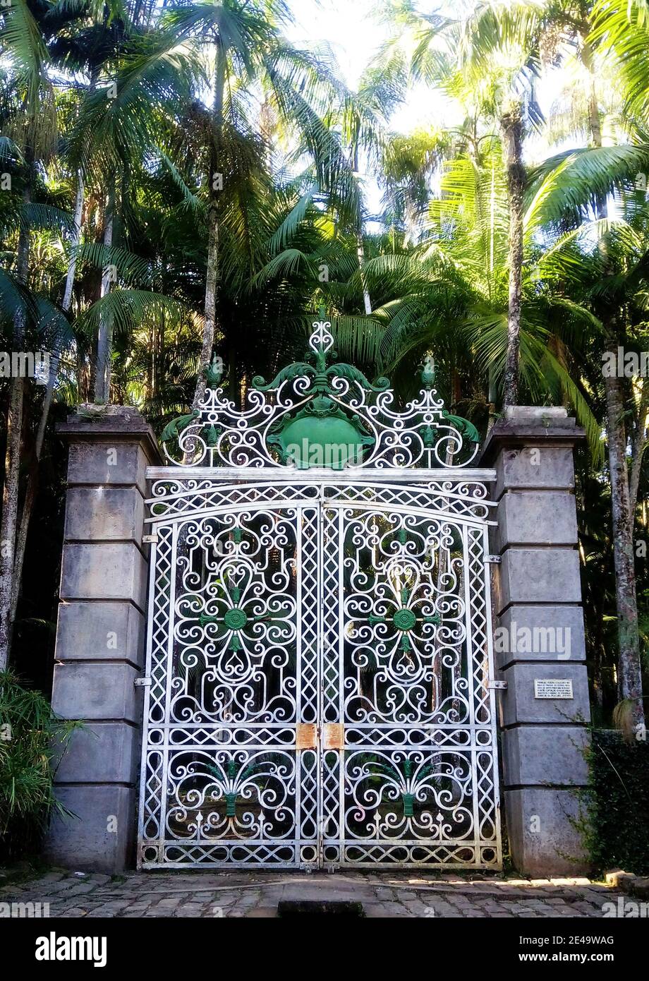 Garden portal hi-res stock photography and images - Alamy