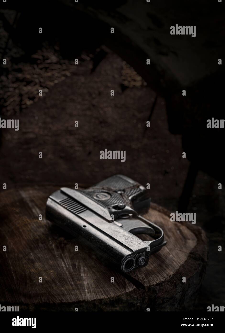 Old fashioned gun hi-res stock photography and images - Alamy