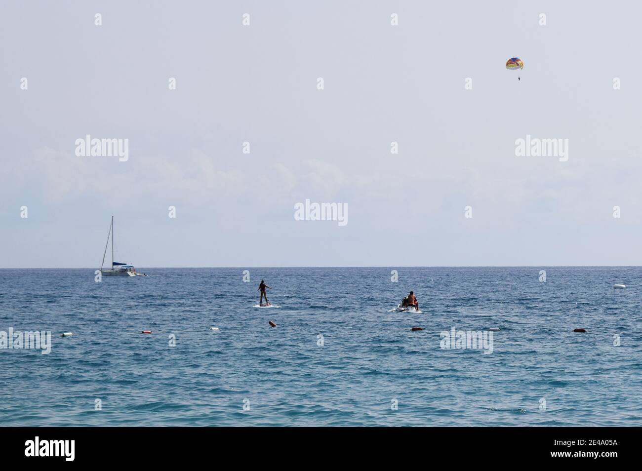 Paragliding using speed boat on hi-res stock photography and images - Alamy