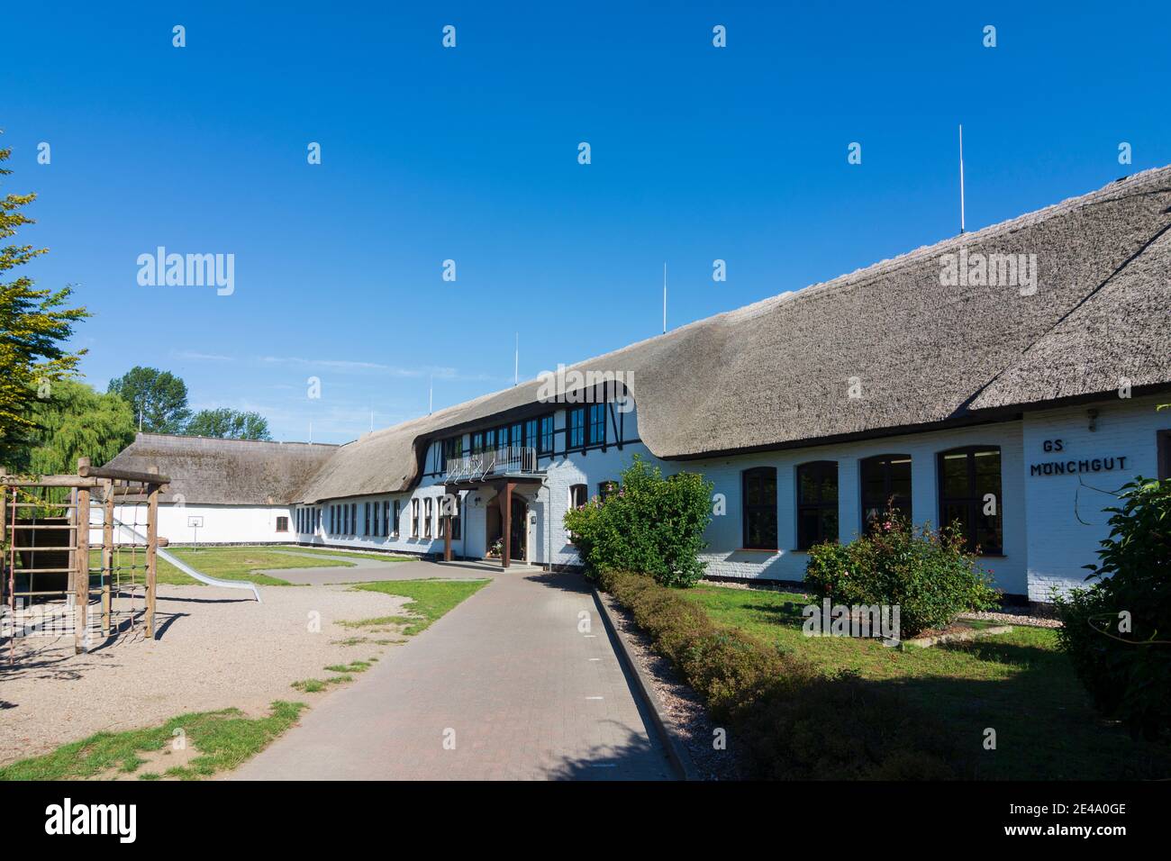 Thatch roof house school grundschule monchgut hi-res stock photography ...