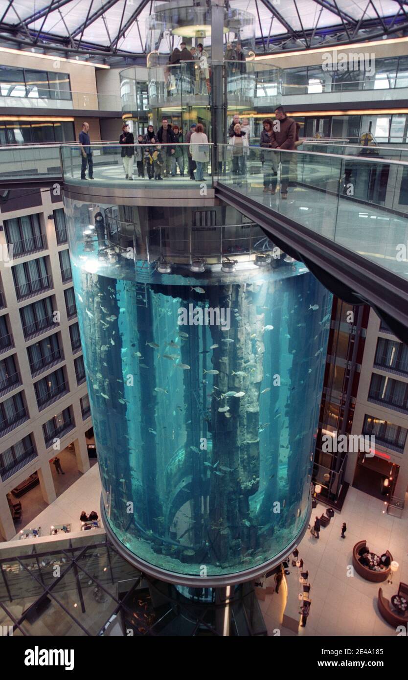 Aquarium berlin hi-res stock photography and images - Alamy