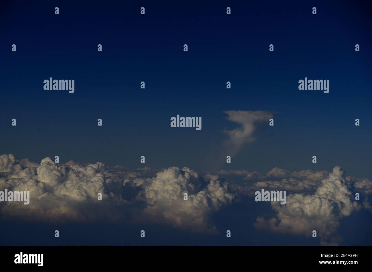 Cloud aircraft hi-res stock photography and images - Alamy
