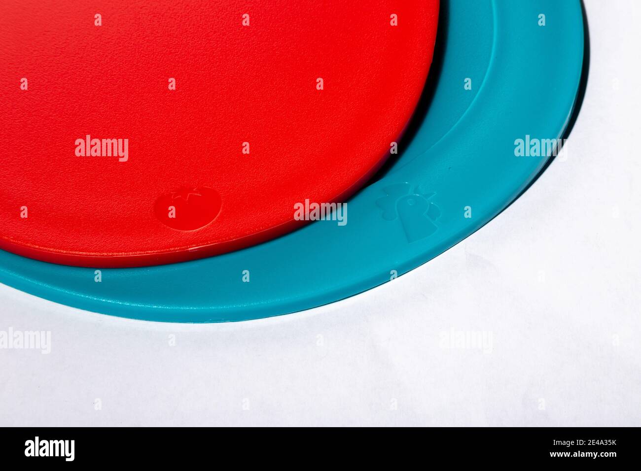 Plastic kitchen cutting boards hi-res stock photography and images - Alamy