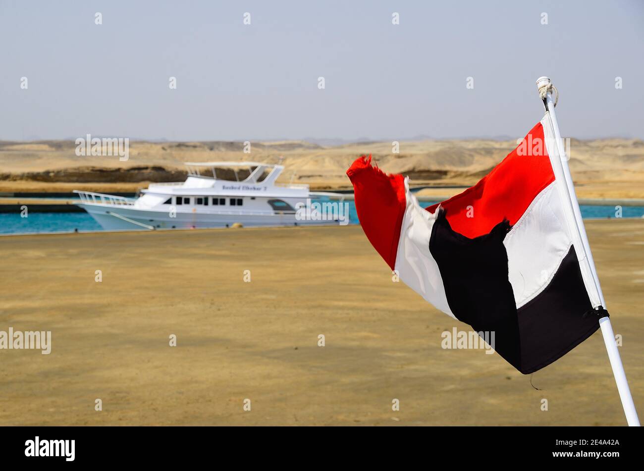 Waving egyptian flag hi-res stock photography and images - Alamy