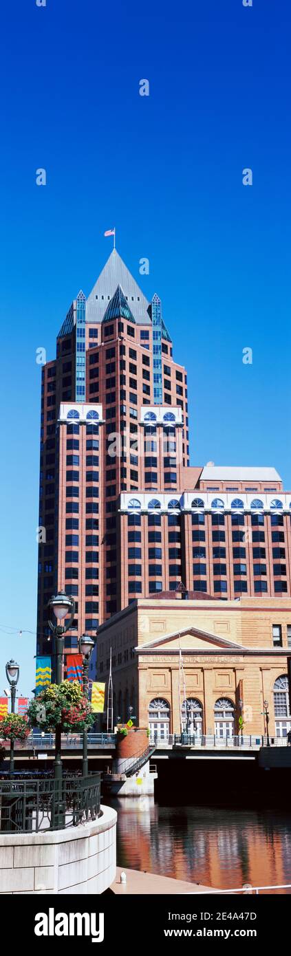 Milwaukee center hi-res stock photography and images - Alamy