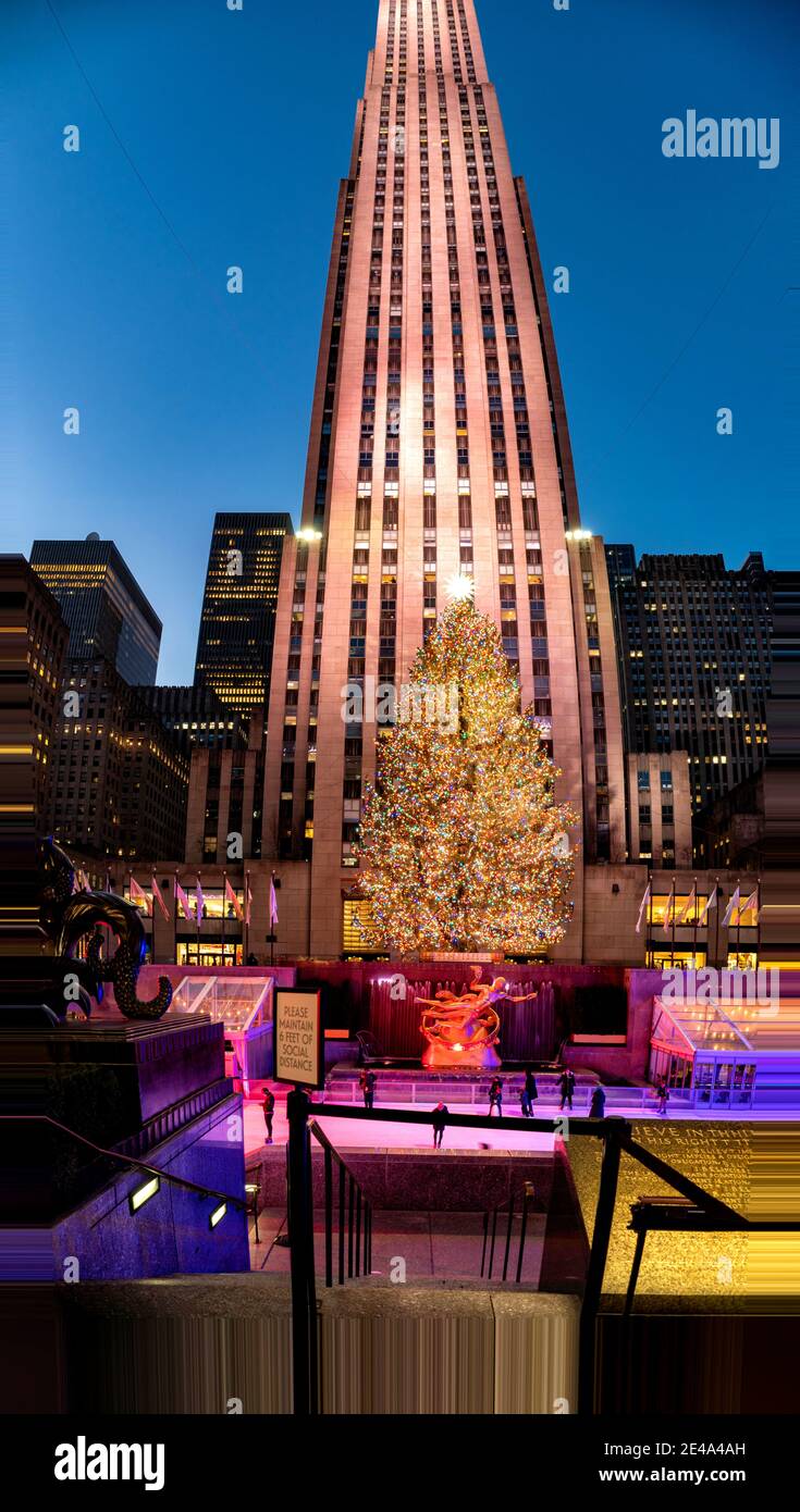 Christmas at Rockefeller Center Stock Photo - Alamy