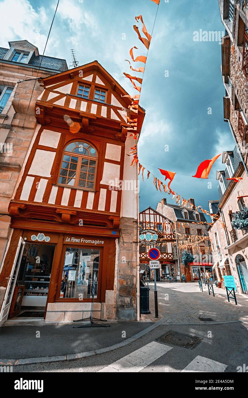 Store small town france hi-res stock photography and images - Alamy