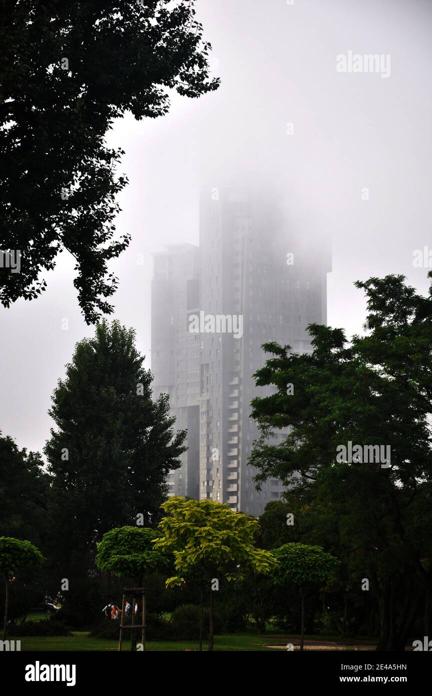 High rise building tourism palace hi-res stock photography and images ...