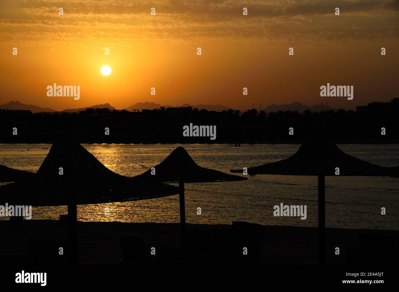 Warm scenery beautiful tourist beach hi-res stock photography and ...