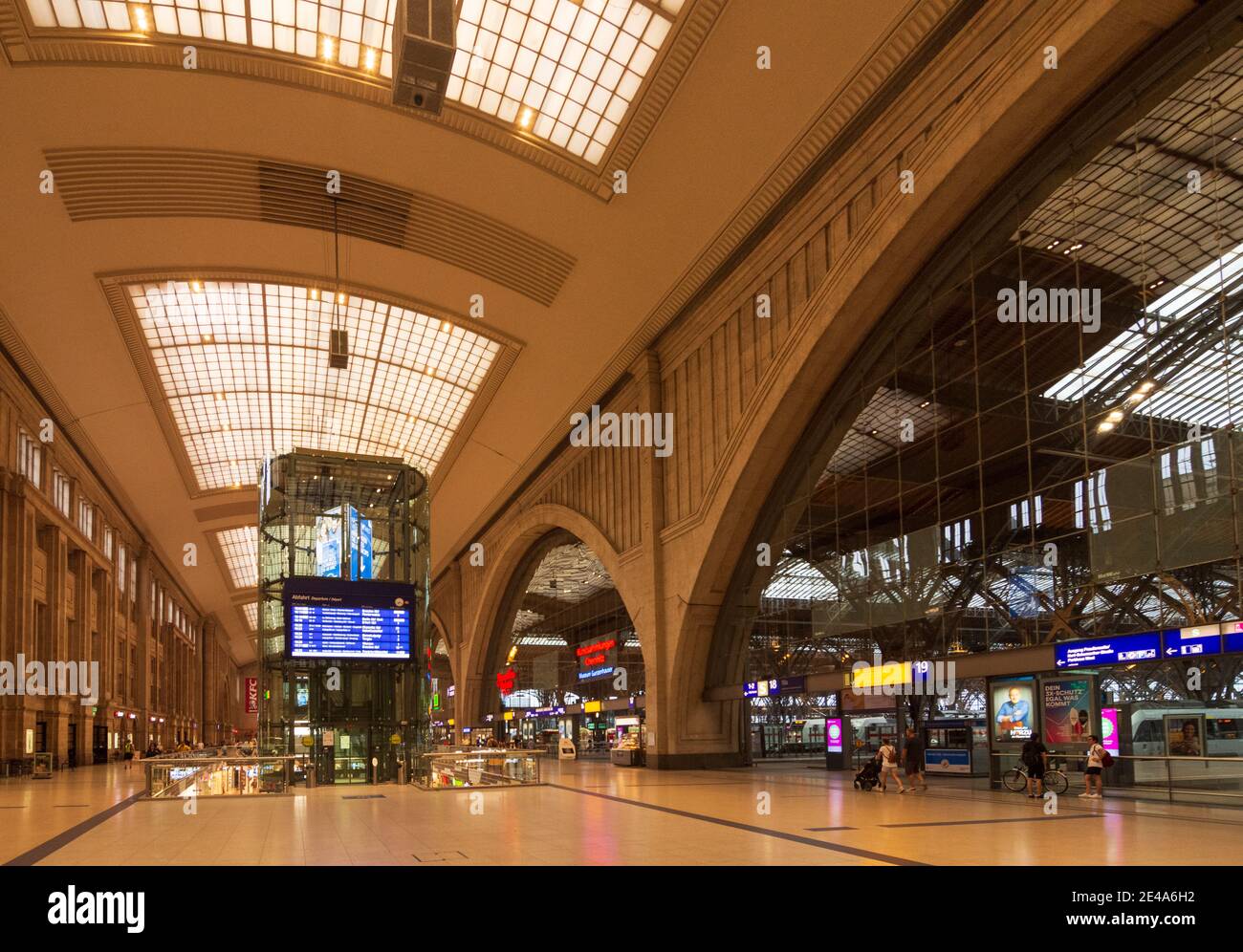 Leipzig hauptbahnhof hi-res stock photography and images - Alamy