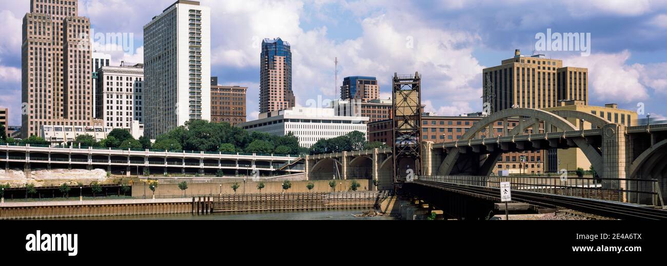 Robert Street Bridge across the Mississippi River with buildings in the ...