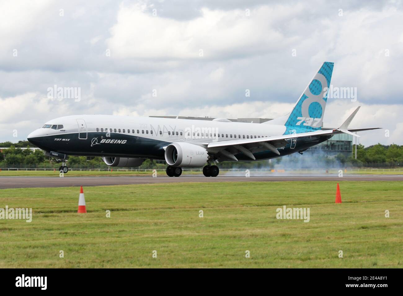 737 max hi-res stock photography and images - Alamy
