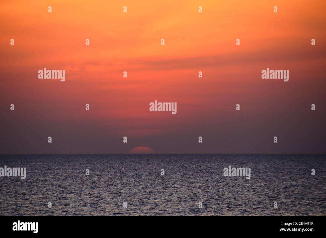 Sunrise on the horizon hi-res stock photography and images - Alamy