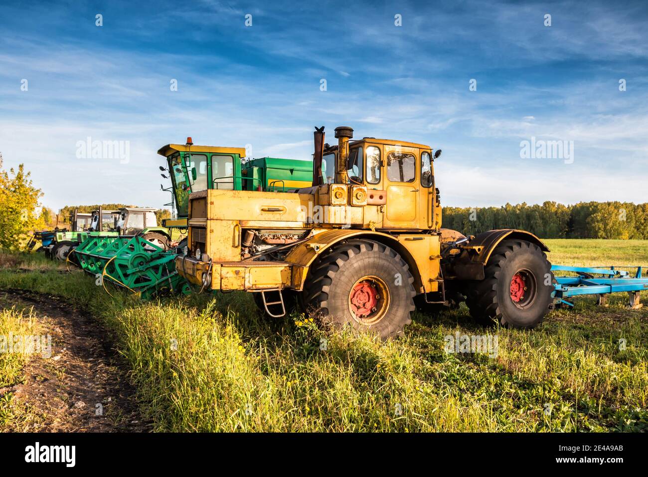 Tractors combine harvester hi-res stock photography and images - Alamy