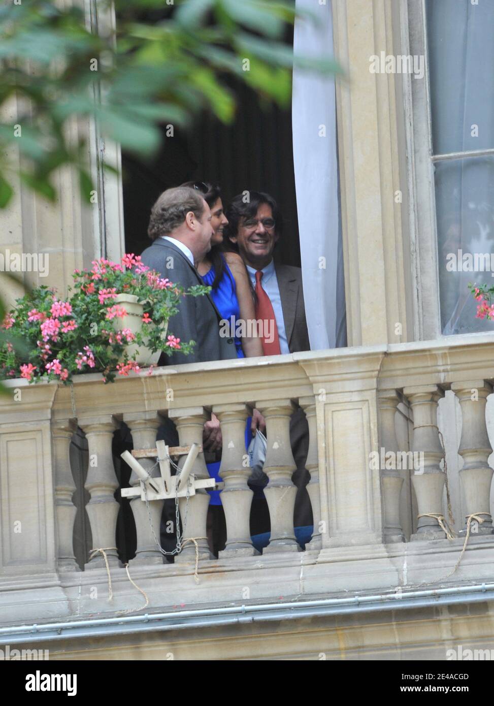 Pierre Charon, Luc Ferry et son epouse a la Mairie du XVIeme ...