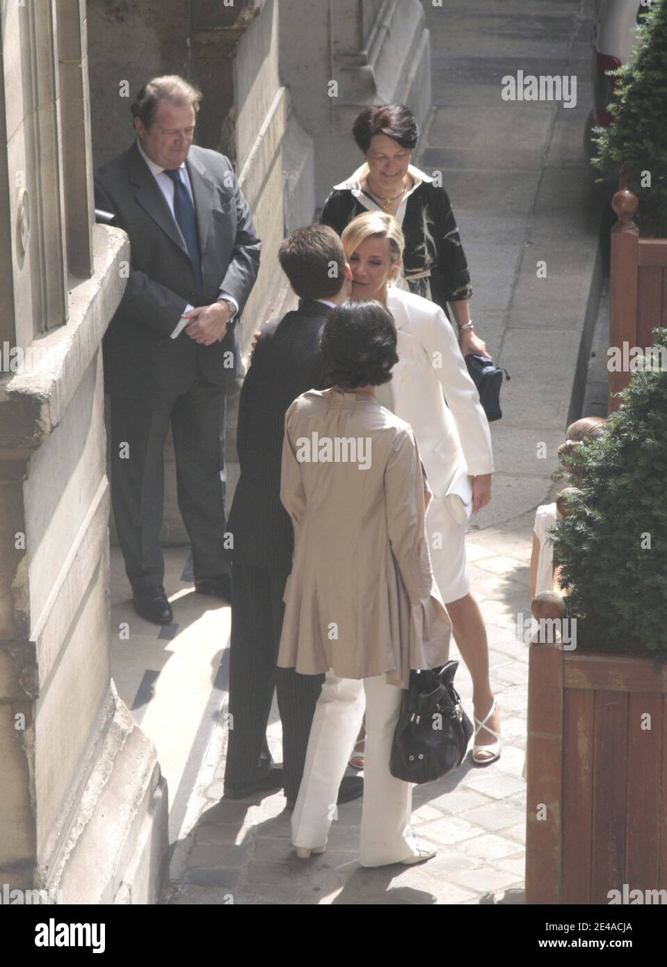Laurence Ferrari et Renaud Capucon arrivent pour leur mariage civil a ...