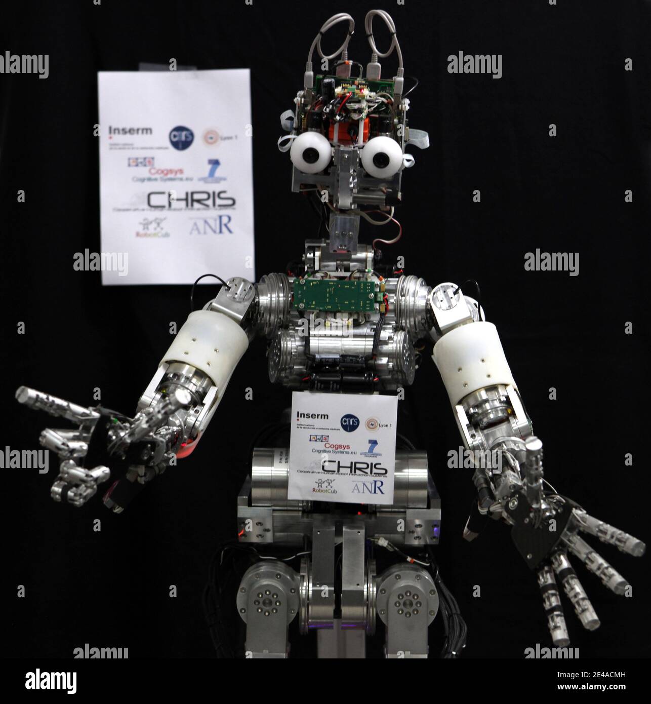 "The new humanoid robot called ""icub"" developped in INSERM laboratory ...