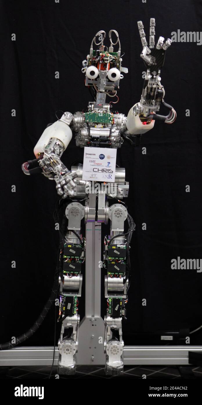 "The new humanoid robot called ""icub"" developped in INSERM laboratory ...