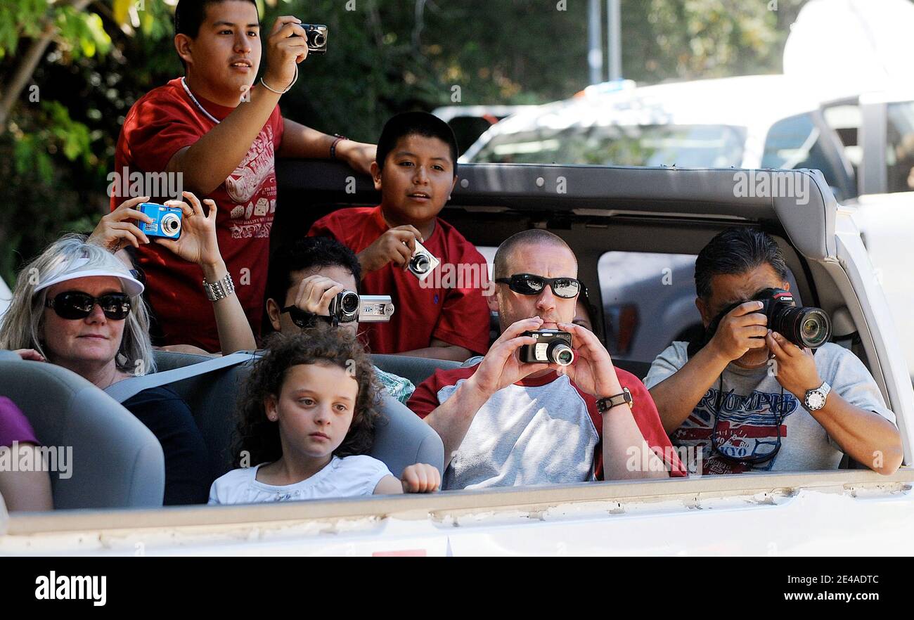 Fans gathers in front of Michael Jackson house in Beverly Hills on July ...