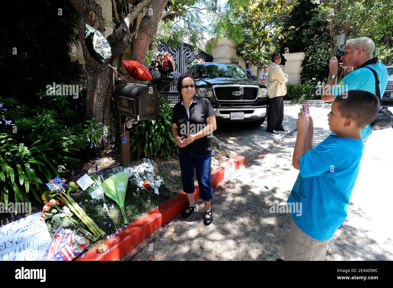 Fans gathers in front of Michael Jackson house in Beverly Hills on July ...