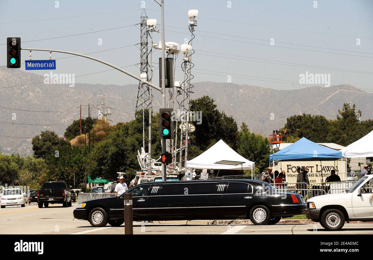 Michael jackson in limousine hi-res stock photography and images - Alamy