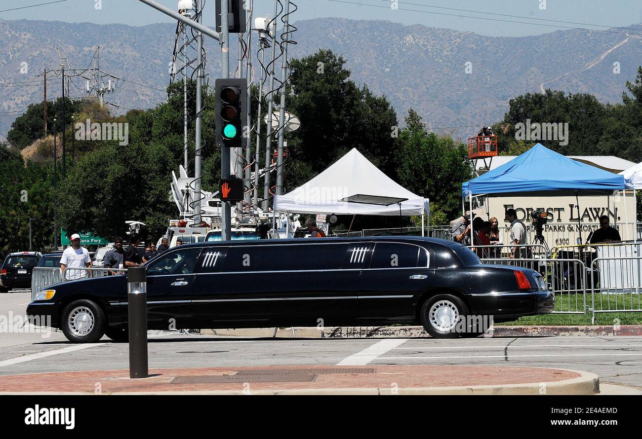 Michael jackson in limousine hi-res stock photography and images - Alamy